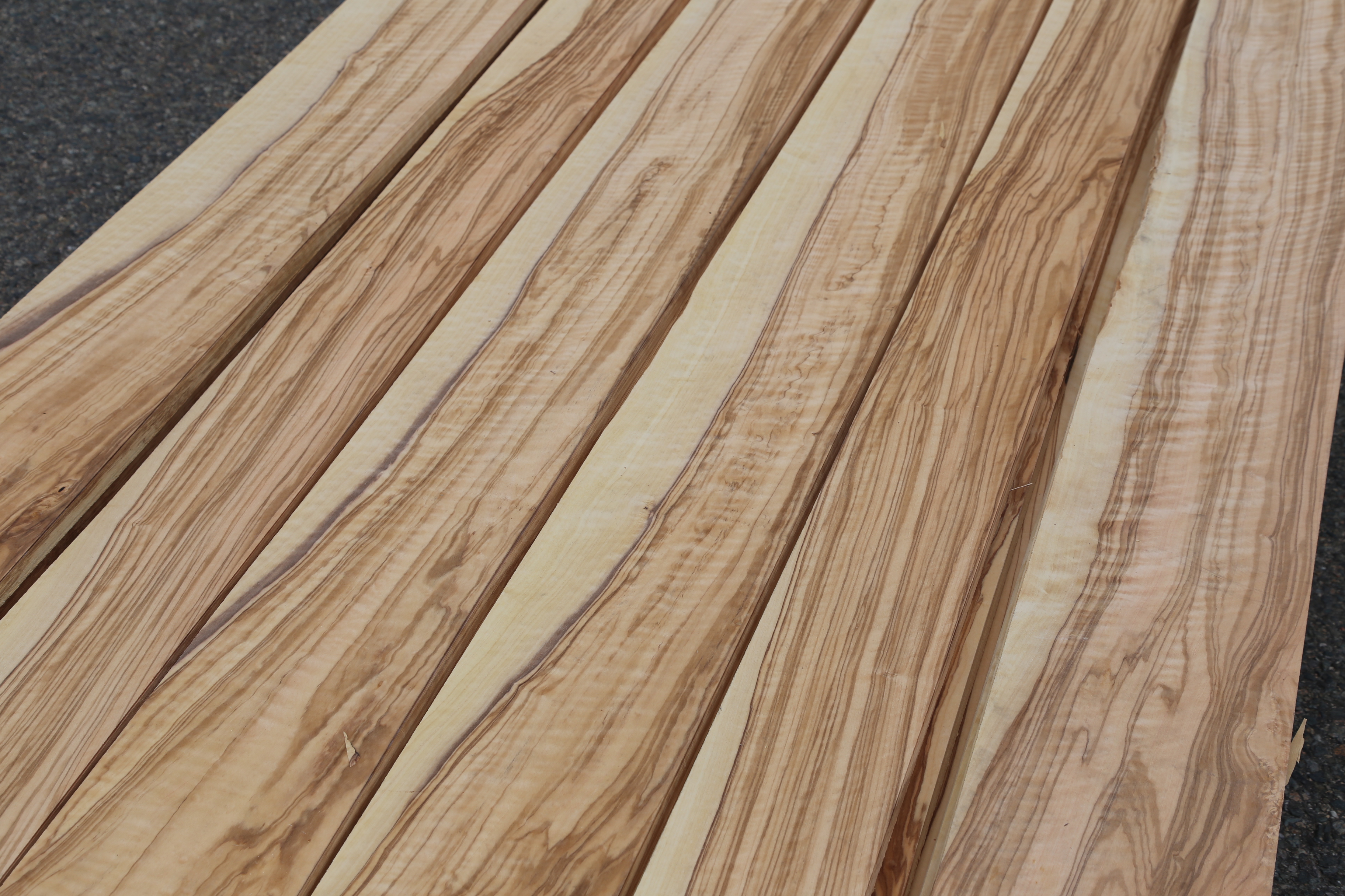 Přírodní dýha Oliva | Dyhy.cz