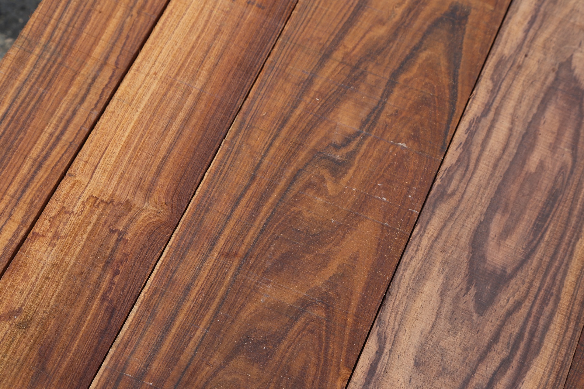 Palisandr Santos - Nové zboží / Řezivo | Dyhy.cz